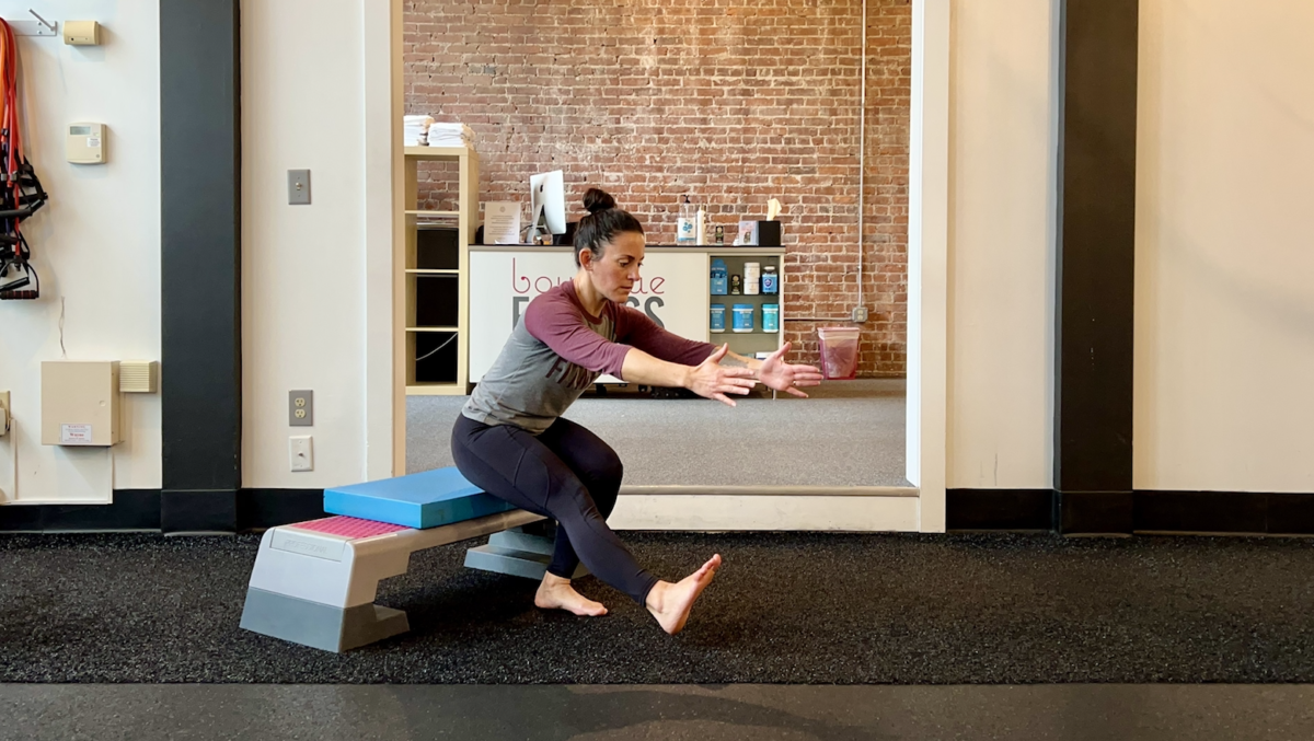 Single Leg Squat- Bear Hover with Shoulder Tap - Boutique Fitness